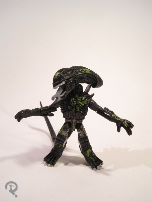 #0590: Pvt. Drake & Battle-Damaged Attacking Alien | The Figure In Question