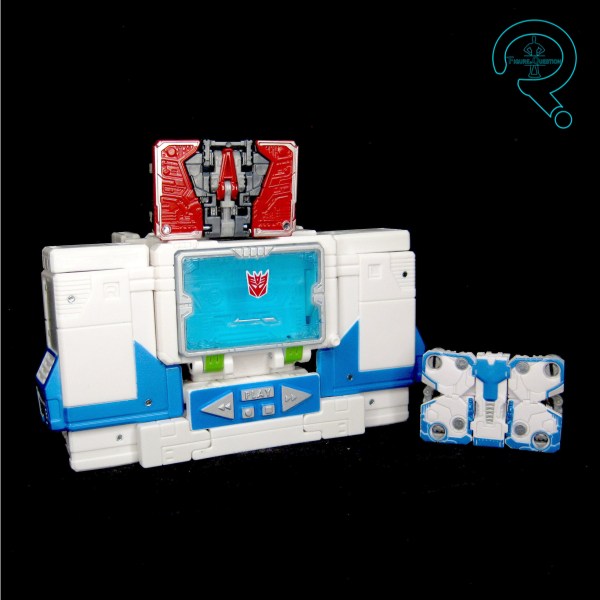 #3268: Soundwave – Shattered Glass | The Figure In Question